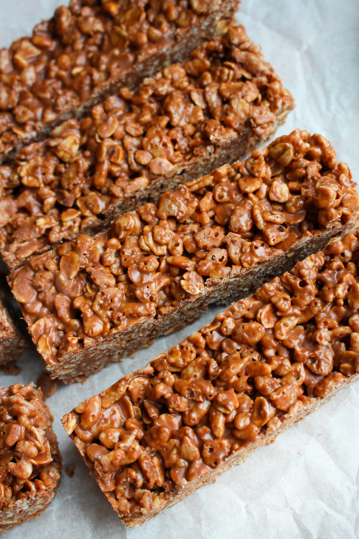 5 Ingredient No Bake Chocolate Rice Krispies Oat Bars - Taffey Bakery